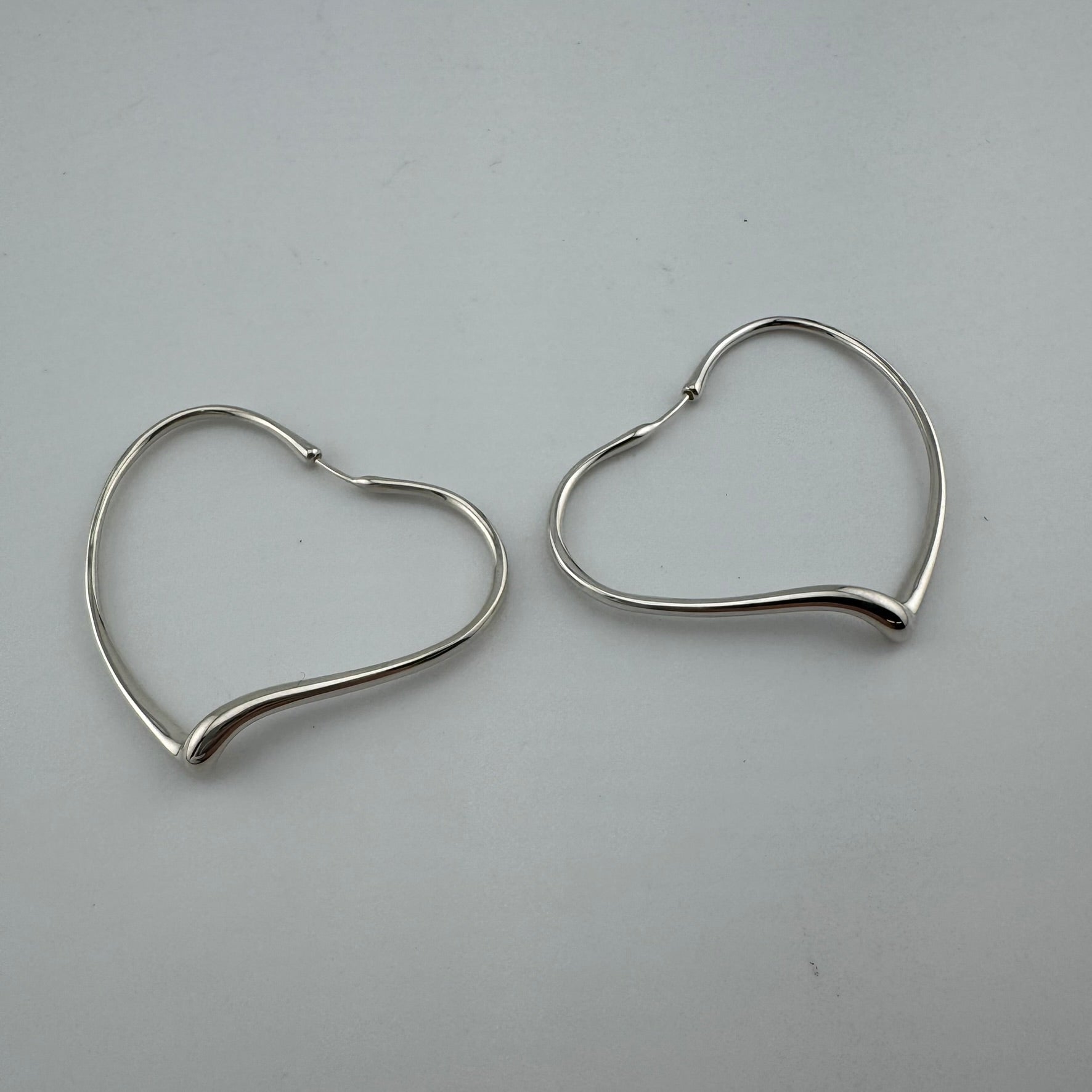 TIFFANY & CO. Elsa Peretti Open Heart 925 Sterling Silver Hoop Earring ...