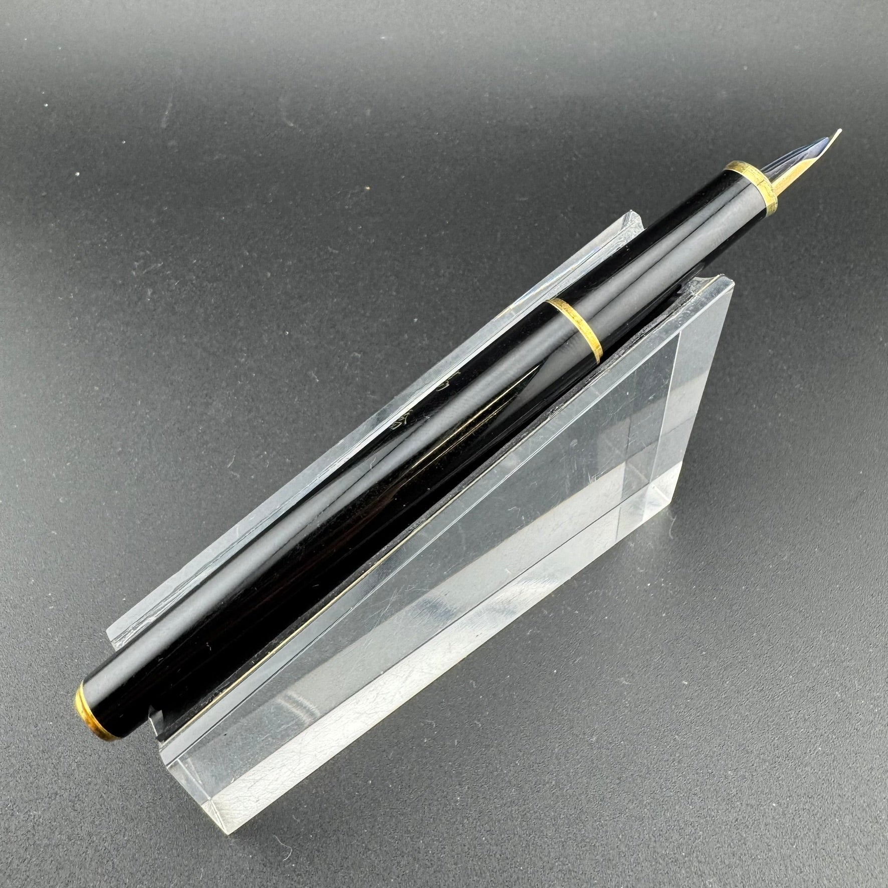 Pilot Black Resin Fountain Pen 14K Gold Fine Nib Dec 1982 – G.C. Murphy