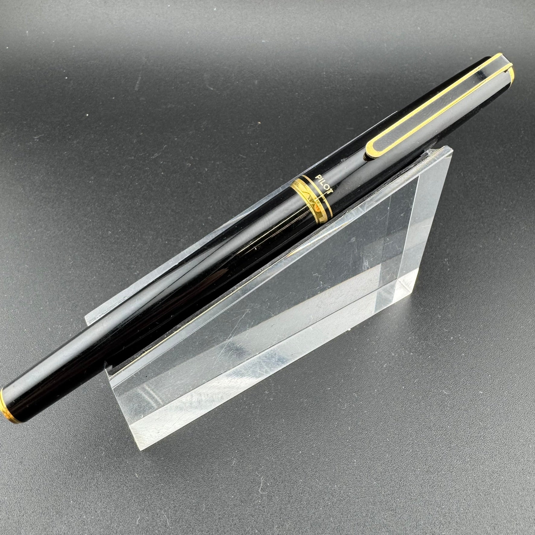 Pilot Black Resin Fountain Pen 14K Gold Fine Nib Dec 1982 – G.C. Murphy